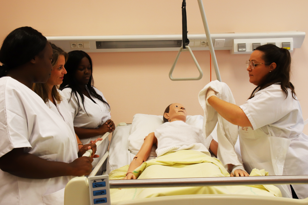 Découverte des métiers du soin - Centre de Formation - Hôpitaux Champagne Sud